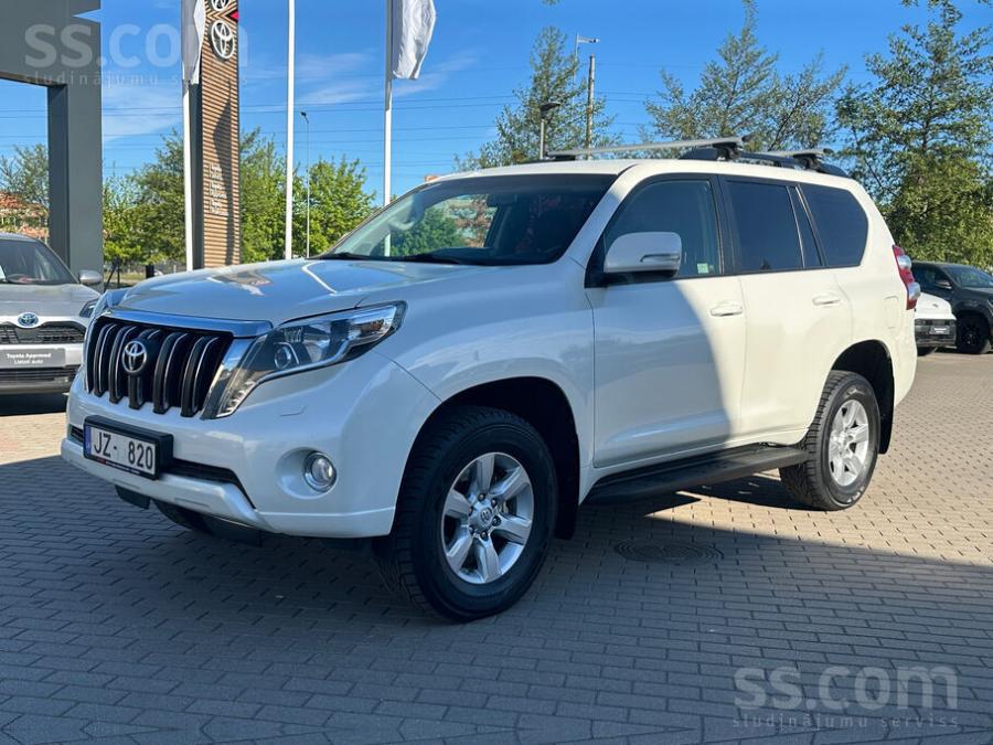 White Toyota Land Cruiser 2015 in Liepaja, with an engine capacity of 3.00 L and mileage of 158 thousand km for 29900 €, photo 1 on AUTOMOTO.COM.LV