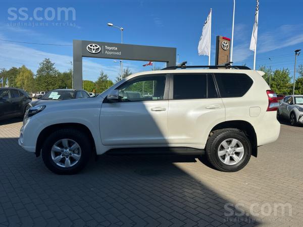 Balts Toyota Land Cruiser 2015 Liepāja, ar dzinēja tilpumu 3.00 L un nobraukumu 158 tūkst. km par 29900 €, foto 2 vietnē AUTOMOTO.COM.LV