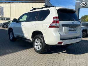 White Toyota Land Cruiser 2015 in Liepaja, with an engine capacity of 3.00 L and mileage of 158 thousand km for 29900 €, photo 4 on AUTOMOTO.COM.LV