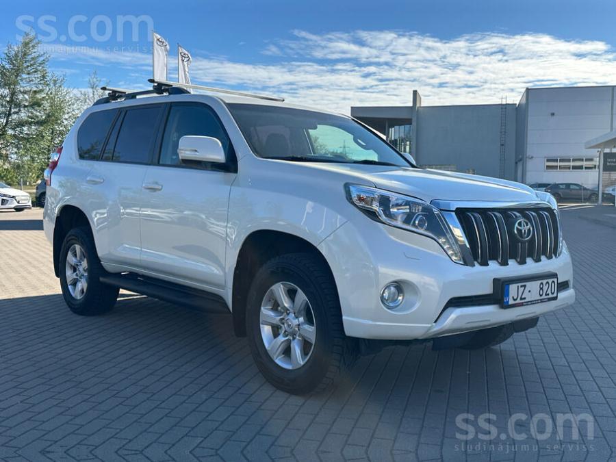White Toyota Land Cruiser 2015 in Liepaja, with an engine capacity of 3.00 L and mileage of 158 thousand km for 29900 €, photo 5 on AUTOMOTO.COM.LV