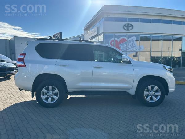Balts Toyota Land Cruiser 2015 Liepāja, ar dzinēja tilpumu 3.00 L un nobraukumu 158 tūkst. km par 29900 €, foto 5 vietnē AUTOMOTO.COM.LV