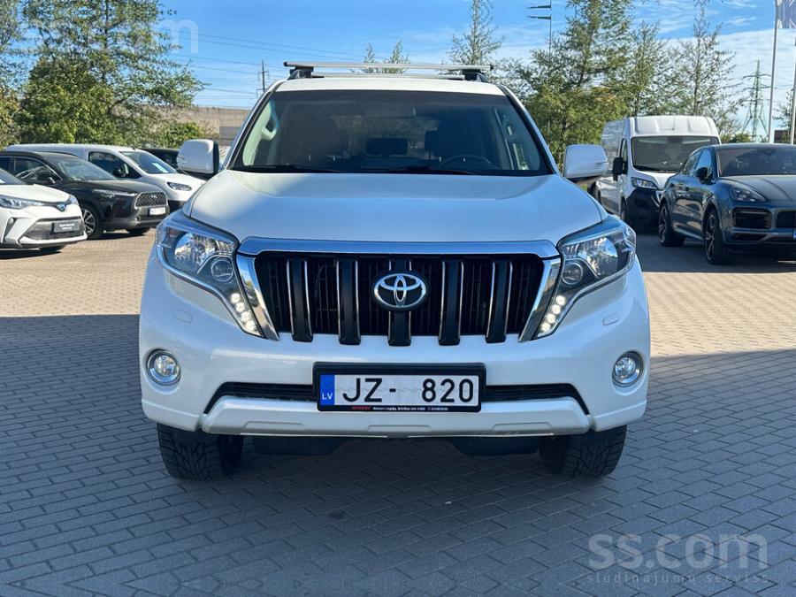 White Toyota Land Cruiser 2015 in Liepaja, with an engine capacity of 3.00 L and mileage of 158 thousand km for 29900 €, photo 8 on AUTOMOTO.COM.LV