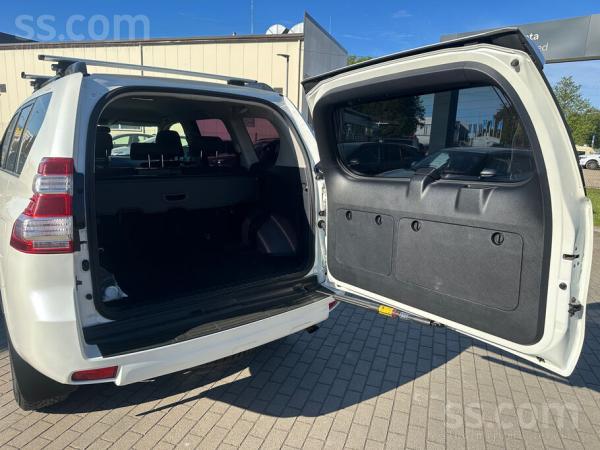 Balts Toyota Land Cruiser 2015 Liepāja, ar dzinēja tilpumu 3.00 L un nobraukumu 158 tūkst. km par 29900 €, foto 9 vietnē AUTOMOTO.COM.LV
