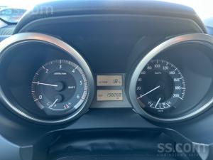 White Toyota Land Cruiser 2015 in Liepaja, with an engine capacity of 3.00 L and mileage of 158 thousand km for 29900 €, photo 13 on AUTOMOTO.COM.LV