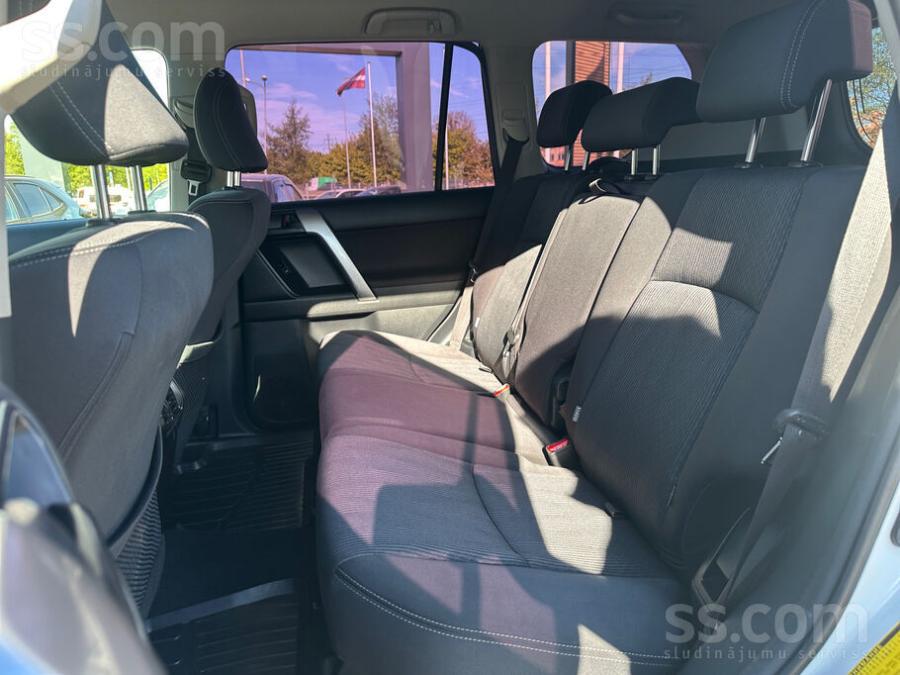 White Toyota Land Cruiser 2015 in Liepaja, with an engine capacity of 3.00 L and mileage of 158 thousand km for 29900 €, photo 20 on AUTOMOTO.COM.LV