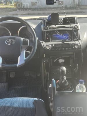Balts Toyota Land Cruiser 2015 Liepāja, ar dzinēja tilpumu 3.00 L un nobraukumu 157 tūkst. km par 29000 €, foto 3 vietnē AUTOMOTO.COM.LV