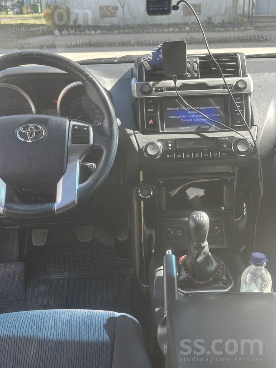 Balts Toyota Land Cruiser 2015 Liepāja, ar dzinēja tilpumu 3.00 L un nobraukumu 157 tūkst. km par 29000 €, foto 3 vietnē AUTOMOTO.COM.LV