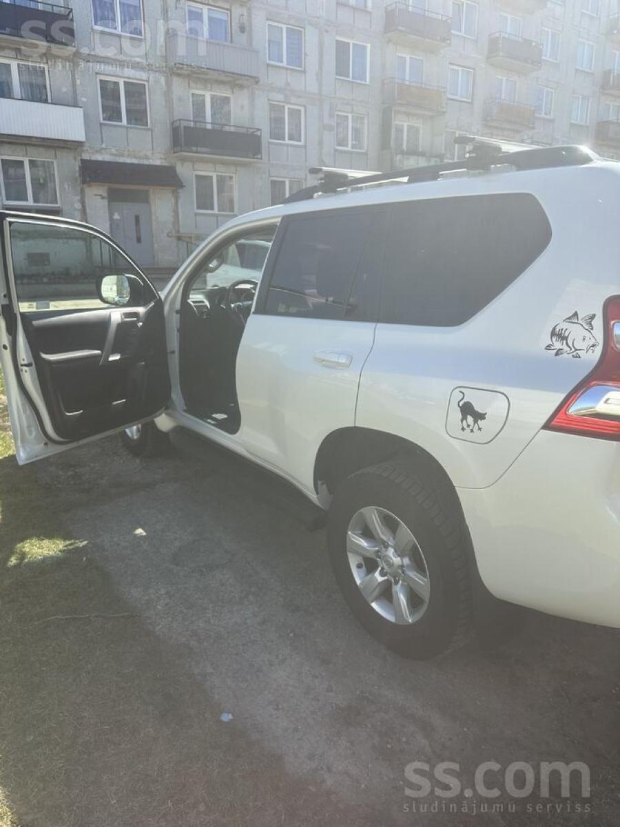 Balts Toyota Land Cruiser 2015 Liepāja, ar dzinēja tilpumu 3.00 L un nobraukumu 157 tūkst. km par 29000 €, foto 7 vietnē AUTOMOTO.COM.LV