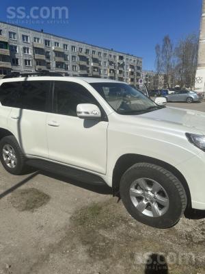 Balts Toyota Land Cruiser 2015 Liepāja, ar dzinēja tilpumu 3.00 L un nobraukumu 157 tūkst. km par 29000 €, foto 9 vietnē AUTOMOTO.COM.LV