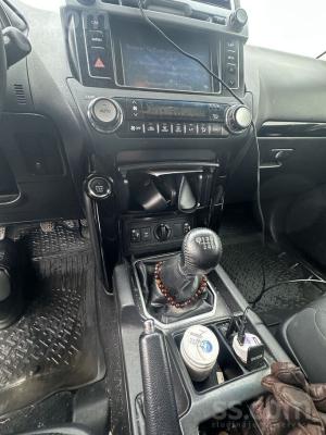 Balts Toyota Land Cruiser 2015 Liepāja, ar dzinēja tilpumu 3.00 L un nobraukumu 157 tūkst. km par 29000 €, foto 10 vietnē AUTOMOTO.COM.LV