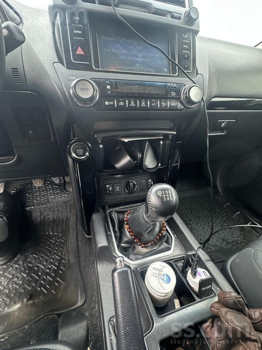 Balts Toyota Land Cruiser 2015 Liepāja, ar dzinēja tilpumu 3.00 L un nobraukumu 157 tūkst. km par 29000 €, foto 10 vietnē AUTOMOTO.COM.LV