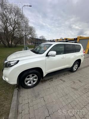 Balts Toyota Land Cruiser 2015 Liepāja, ar dzinēja tilpumu 3.00 L un nobraukumu 157 tūkst. km par 29000 €, foto 12 vietnē AUTOMOTO.COM.LV