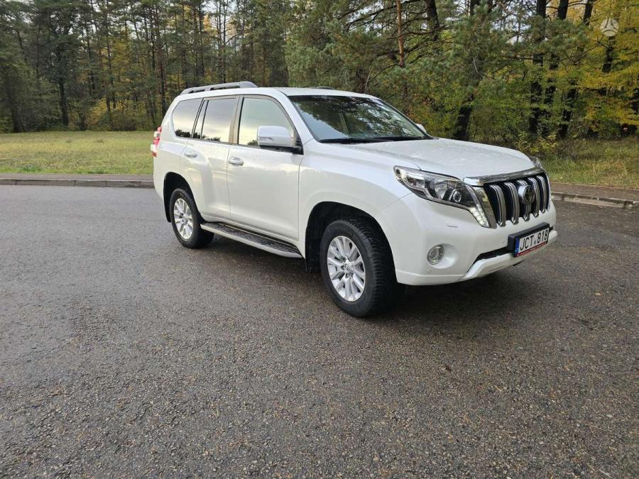 Balts Toyota Land Cruiser 2016 Alīta, ar dzinēja tilpumu 2.76 L un nobraukumu 165 tūkst. km par 31000 €, foto 2 vietnē AUTOMOTO.COM.LV