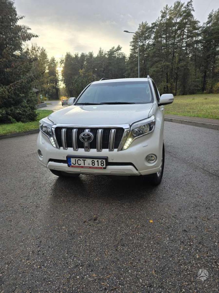 Balts Toyota Land Cruiser 2016 Alīta, ar dzinēja tilpumu 2.76 L un nobraukumu 165 tūkst. km par 31000 €, foto 3 vietnē AUTOMOTO.COM.LV