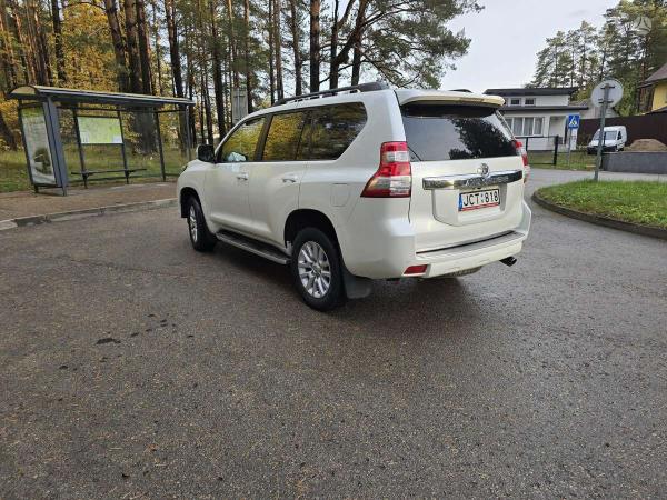 Balts Toyota Land Cruiser 2016 Alīta, ar dzinēja tilpumu 2.76 L un nobraukumu 165 tūkst. km par 31000 €, foto 4 vietnē AUTOMOTO.COM.LV