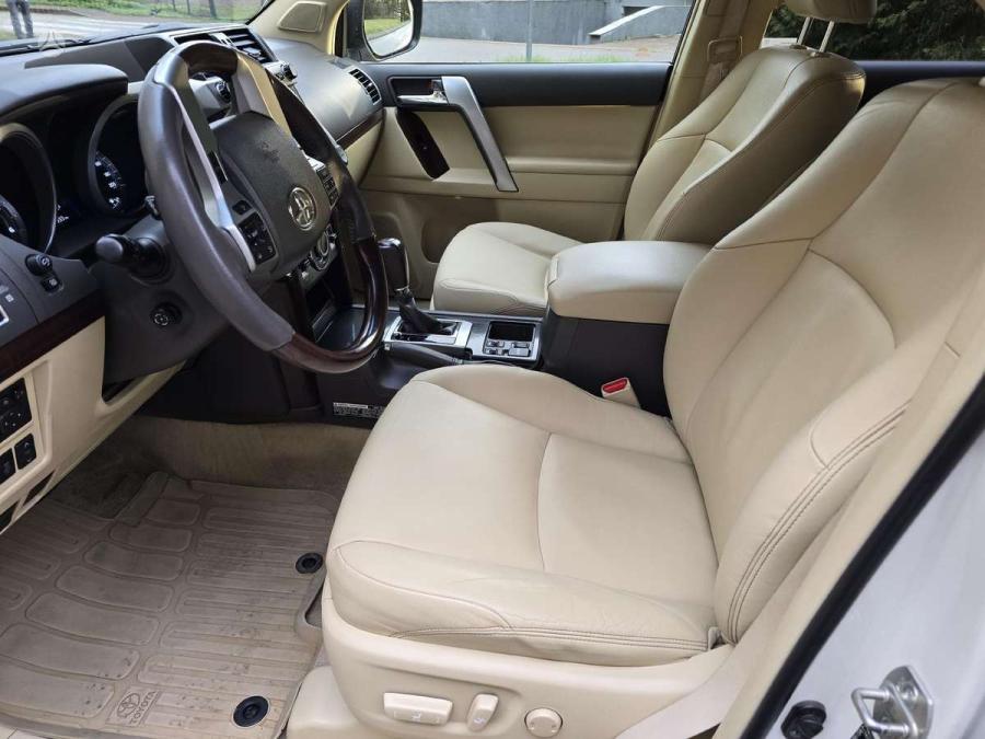 Balts Toyota Land Cruiser 2016 Alīta, ar dzinēja tilpumu 2.76 L un nobraukumu 165 tūkst. km par 31000 €, foto 6 vietnē AUTOMOTO.COM.LV