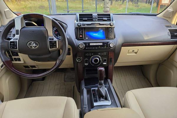 Balts Toyota Land Cruiser 2016 Alīta, ar dzinēja tilpumu 2.76 L un nobraukumu 165 tūkst. km par 31000 €, foto 7 vietnē AUTOMOTO.COM.LV
