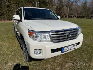 White Toyota Land Cruiser 2016 in Kuressaare, with an engine capacity of 4.50 L and mileage of 2800 thousand km for 37900 €, photo  on AUTOMOTO.COM.LV