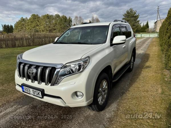White Toyota Land Cruiser 2016 in Tallinn, with an engine capacity of 2.80 L and mileage of 285 thousand km for 32000 €, photo 1 on AUTOMOTO.COM.LV
