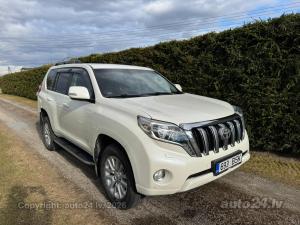 Balts Toyota Land Cruiser 2016 Tallina, ar dzinēja tilpumu 2.80 L un nobraukumu 285 tūkst. km par 32000 €, foto 4 vietnē AUTOMOTO.COM.LV