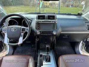 Balts Toyota Land Cruiser 2016 Tallina, ar dzinēja tilpumu 2.80 L un nobraukumu 285 tūkst. km par 32000 €, foto 8 vietnē AUTOMOTO.COM.LV
