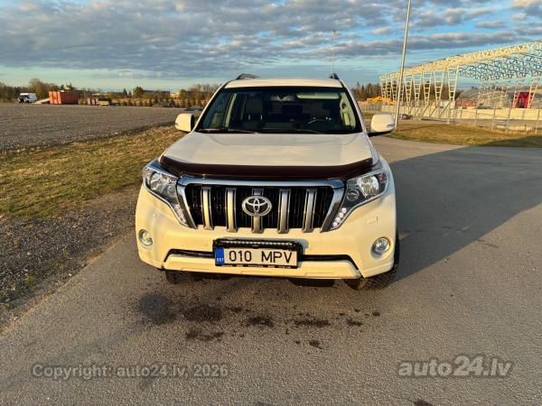 Balts Toyota Land Cruiser 2016 Tallina, ar dzinēja tilpumu 2.80 L un nobraukumu 179 tūkst. km par 32000 €, foto 1 vietnē AUTOMOTO.COM.LV