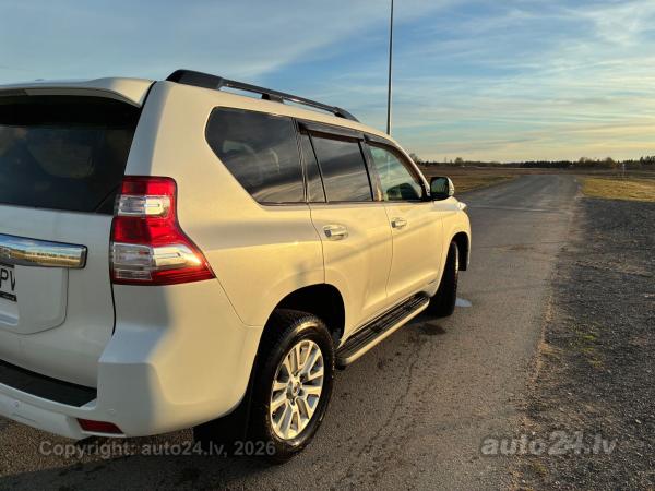 Balts Toyota Land Cruiser 2016 Tallina, ar dzinēja tilpumu 2.80 L un nobraukumu 179 tūkst. km par 32000 €, foto 7 vietnē AUTOMOTO.COM.LV
