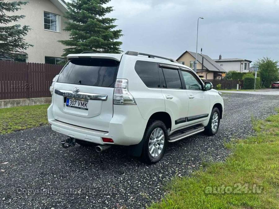 Balts Toyota Land Cruiser 2016 Tallina, ar dzinēja tilpumu 2.80 L un nobraukumu 155 tūkst. km par 32500 €, foto 7 vietnē AUTOMOTO.COM.LV