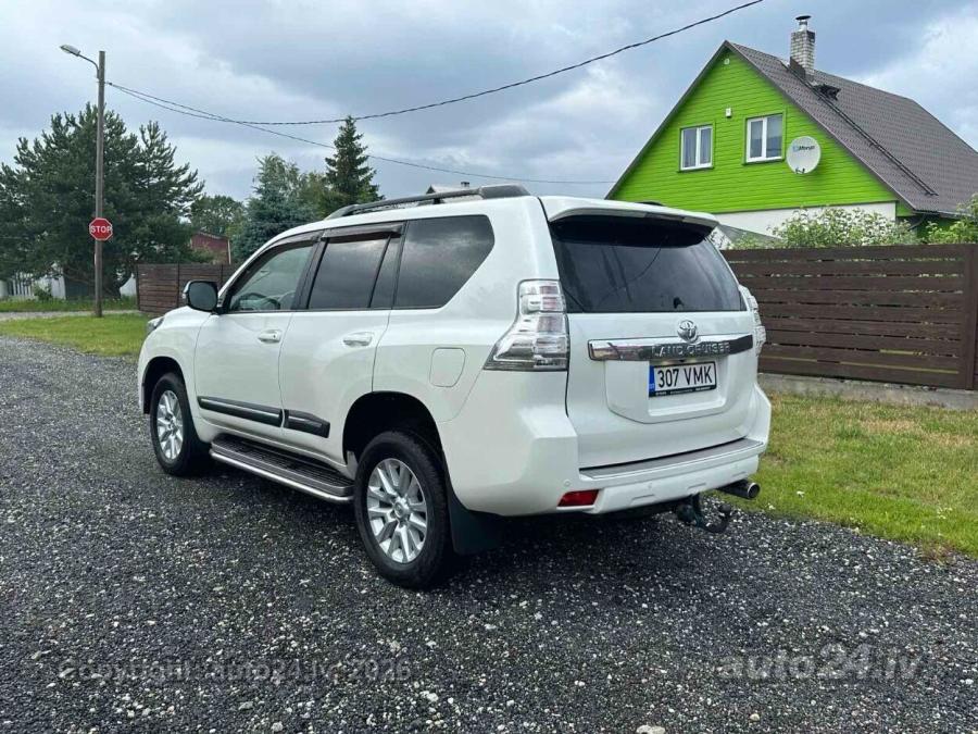 Balts Toyota Land Cruiser 2016 Tallina, ar dzinēja tilpumu 2.80 L un nobraukumu 155 tūkst. km par 32500 €, foto 8 vietnē AUTOMOTO.COM.LV