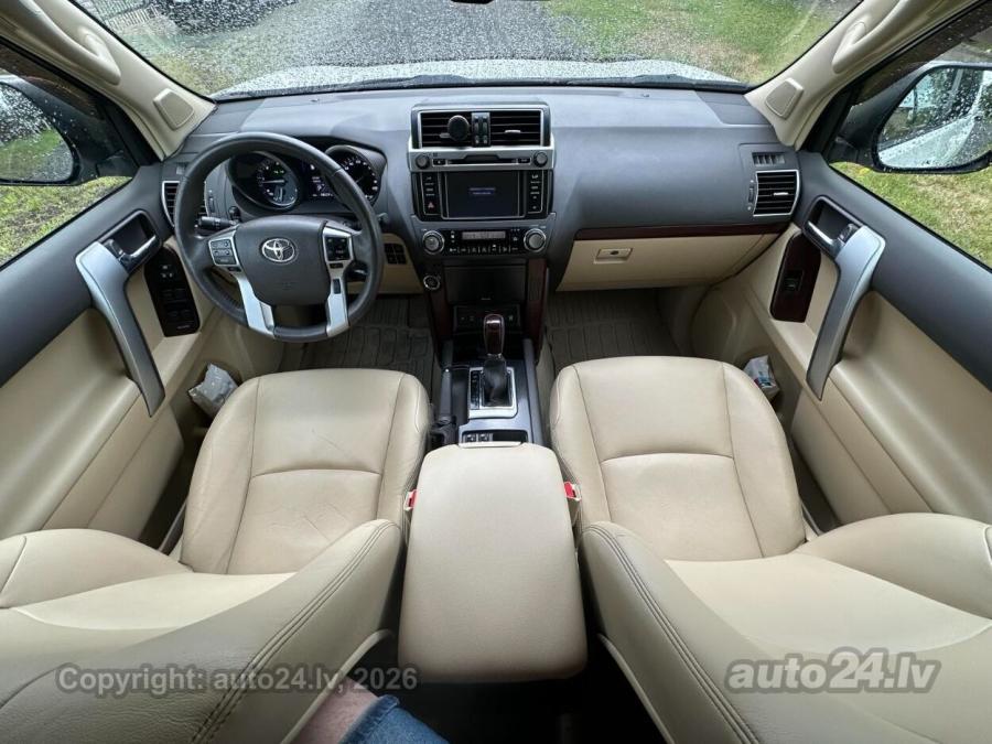 Balts Toyota Land Cruiser 2016 Tallina, ar dzinēja tilpumu 2.80 L un nobraukumu 155 tūkst. km par 32500 €, foto 11 vietnē AUTOMOTO.COM.LV