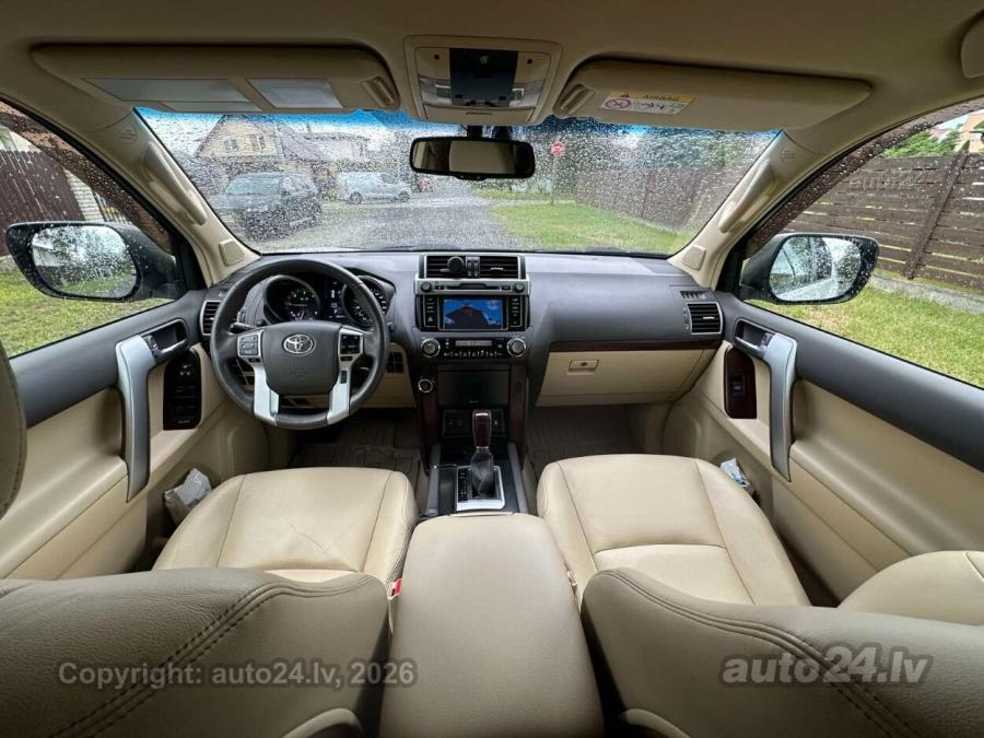Balts Toyota Land Cruiser 2016 Tallina, ar dzinēja tilpumu 2.80 L un nobraukumu 155 tūkst. km par 32500 €, foto 13 vietnē AUTOMOTO.COM.LV