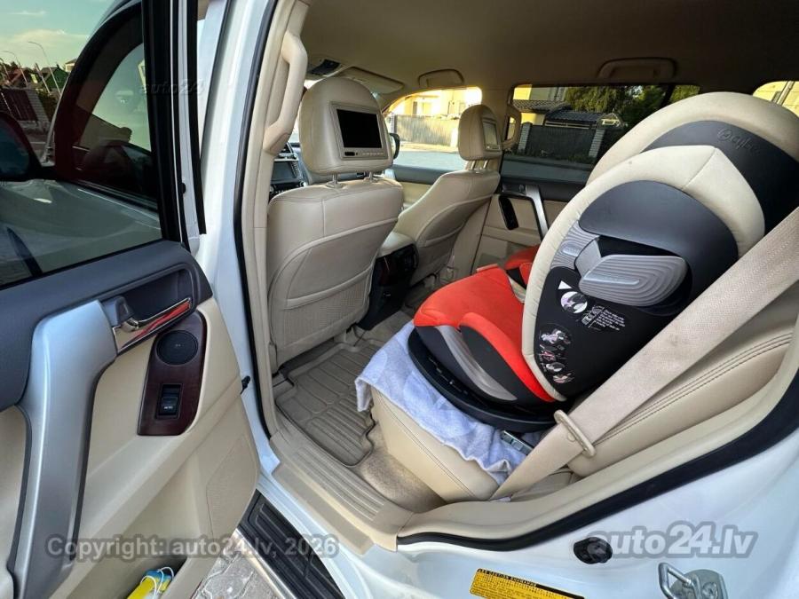 Balts Toyota Land Cruiser 2016 Tallina, ar dzinēja tilpumu 2.80 L un nobraukumu 155 tūkst. km par 32500 €, foto 15 vietnē AUTOMOTO.COM.LV