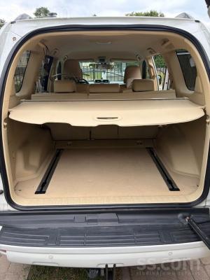 White Toyota Land Cruiser 2016 in Riga, with an engine capacity of 2.80 L and mileage of 367 thousand km for 33000 €, photo 13 on AUTOMOTO.COM.LV