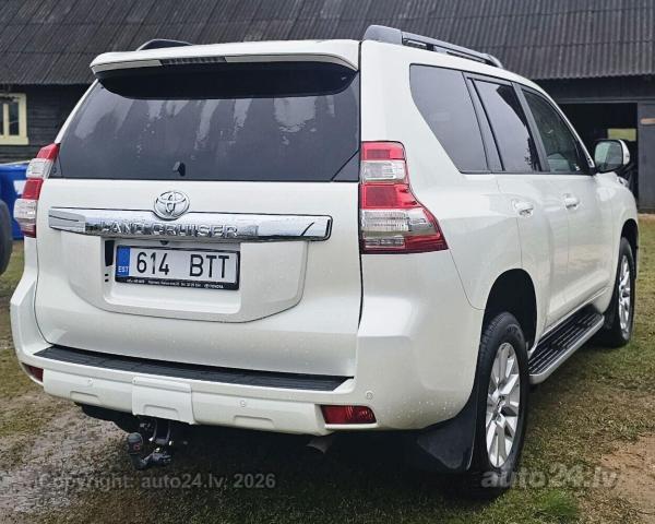 Balts Toyota Land Cruiser 2017 Pelva, ar dzinēja tilpumu 2.80 L un nobraukumu 61 tūkst. km par 45000 €, foto 4 vietnē AUTOMOTO.COM.LV