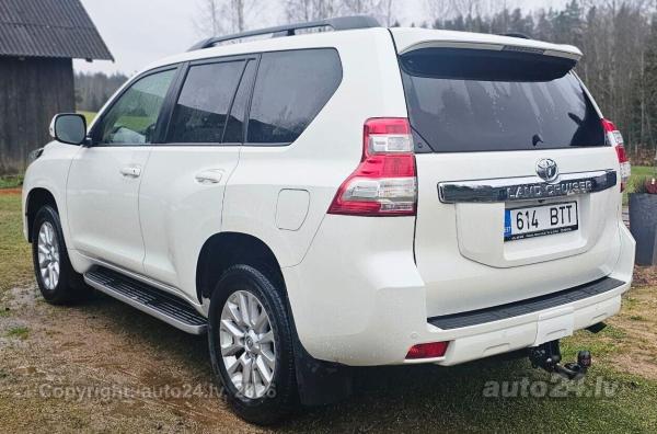 Balts Toyota Land Cruiser 2017 Pelva, ar dzinēja tilpumu 2.80 L un nobraukumu 61 tūkst. km par 45000 €, foto 7 vietnē AUTOMOTO.COM.LV