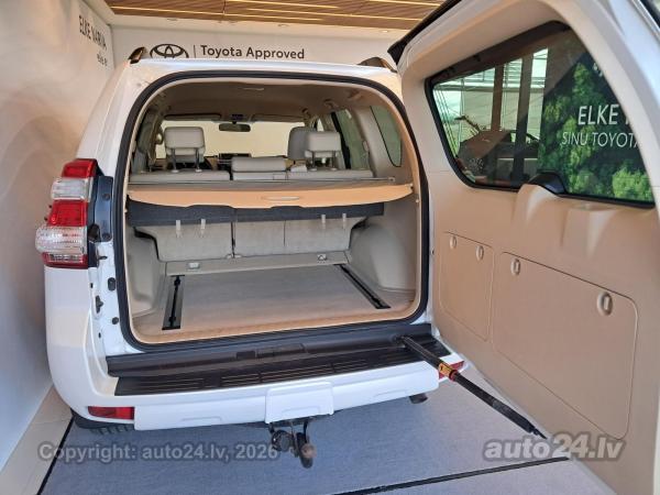 Balts Toyota Land Cruiser 2017 Narva, ar dzinēja tilpumu 2.76 L un nobraukumu 127 tūkst. km par 34900 €, foto 7 vietnē AUTOMOTO.COM.LV