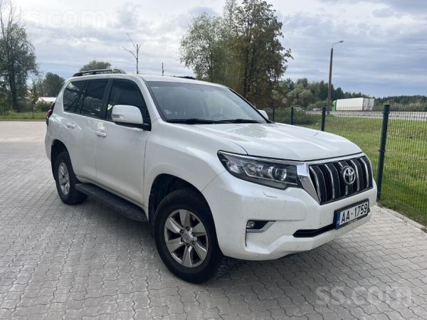 Balts Toyota Land Cruiser 2017 Rīga, ar dzinēja tilpumu 2.80 L un nobraukumu 262 tūkst. km par 37500 €, foto 1 vietnē AUTOMOTO.COM.LV