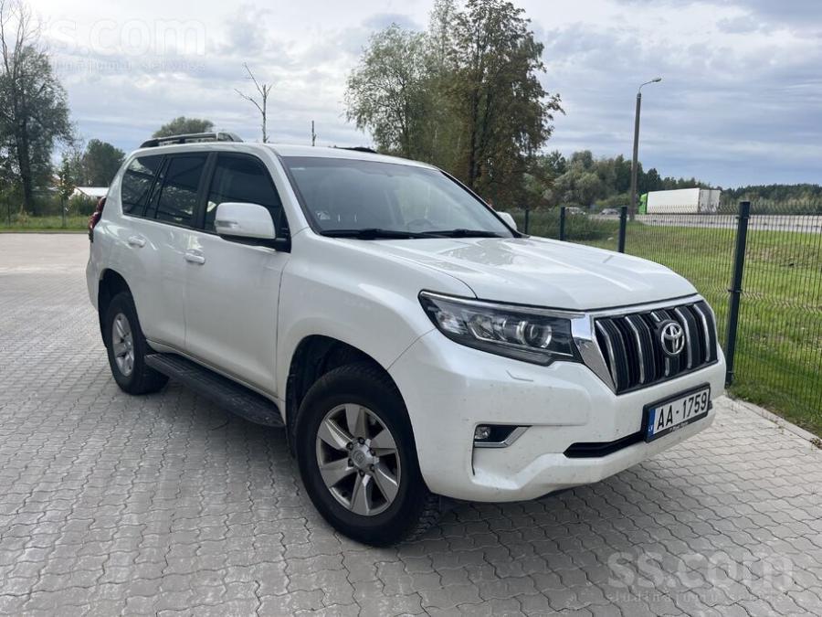 Balts Toyota Land Cruiser 2017 Rīga, ar dzinēja tilpumu 2.80 L un nobraukumu 262 tūkst. km par 37500 €, foto 1 vietnē AUTOMOTO.COM.LV