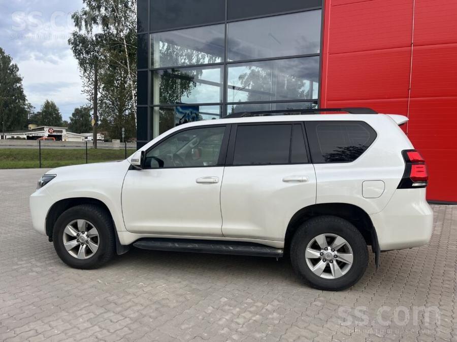 Balts Toyota Land Cruiser 2017 Rīga, ar dzinēja tilpumu 2.80 L un nobraukumu 262 tūkst. km par 37500 €, foto 4 vietnē AUTOMOTO.COM.LV