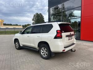 Balts Toyota Land Cruiser 2017 Rīga, ar dzinēja tilpumu 2.80 L un nobraukumu 262 tūkst. km par 37500 €, foto 5 vietnē AUTOMOTO.COM.LV