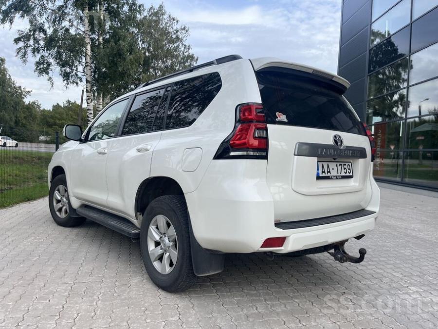 Balts Toyota Land Cruiser 2017 Rīga, ar dzinēja tilpumu 2.80 L un nobraukumu 262 tūkst. km par 37500 €, foto 6 vietnē AUTOMOTO.COM.LV