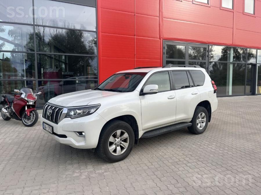 Balts Toyota Land Cruiser 2017 Rīga, ar dzinēja tilpumu 2.80 L un nobraukumu 262 tūkst. km par 37500 €, foto 11 vietnē AUTOMOTO.COM.LV