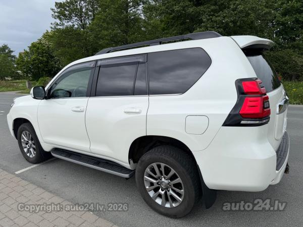 Balts Toyota Land Cruiser 2018 Tallina, ar dzinēja tilpumu 2.80 L un nobraukumu 157 tūkst. km par 48000 €, foto 3 vietnē AUTOMOTO.COM.LV