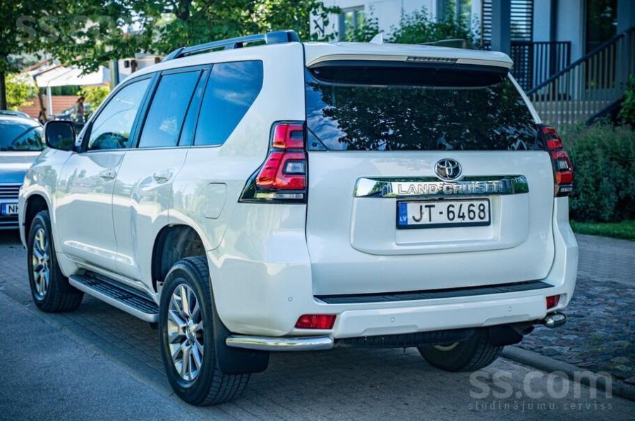 Balts Toyota Land Cruiser 2018 Rīga, ar dzinēja tilpumu 2.80 L un nobraukumu 109 tūkst. km par 42990 €, foto 7 vietnē AUTOMOTO.COM.LV
