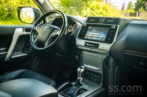 Balts Toyota Land Cruiser 2018 Rīga, ar dzinēja tilpumu 2.80 L un nobraukumu 109 tūkst. km par 42990 €, foto 9 vietnē AUTOMOTO.COM.LV