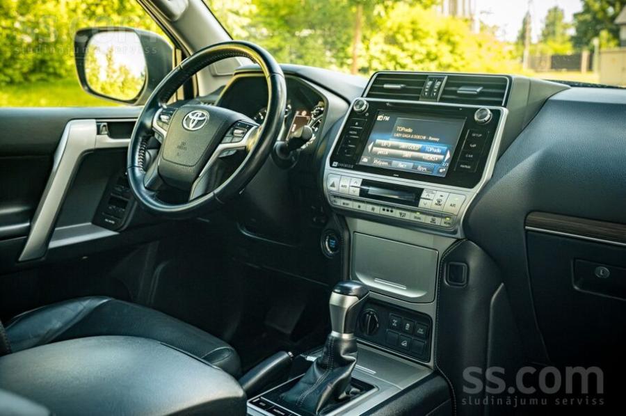 Balts Toyota Land Cruiser 2018 Rīga, ar dzinēja tilpumu 2.80 L un nobraukumu 109 tūkst. km par 42990 €, foto 9 vietnē AUTOMOTO.COM.LV