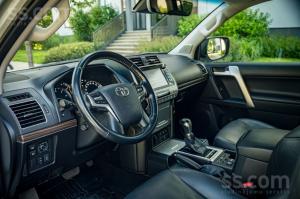 Balts Toyota Land Cruiser 2018 Rīga, ar dzinēja tilpumu 2.80 L un nobraukumu 109 tūkst. km par 42990 €, foto 10 vietnē AUTOMOTO.COM.LV