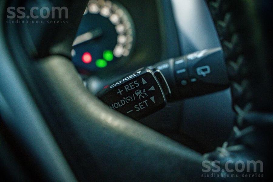 Balts Toyota Land Cruiser 2018 Rīga, ar dzinēja tilpumu 2.80 L un nobraukumu 109 tūkst. km par 42990 €, foto 14 vietnē AUTOMOTO.COM.LV
