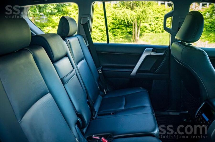 Balts Toyota Land Cruiser 2018 Rīga, ar dzinēja tilpumu 2.80 L un nobraukumu 109 tūkst. km par 42990 €, foto 25 vietnē AUTOMOTO.COM.LV