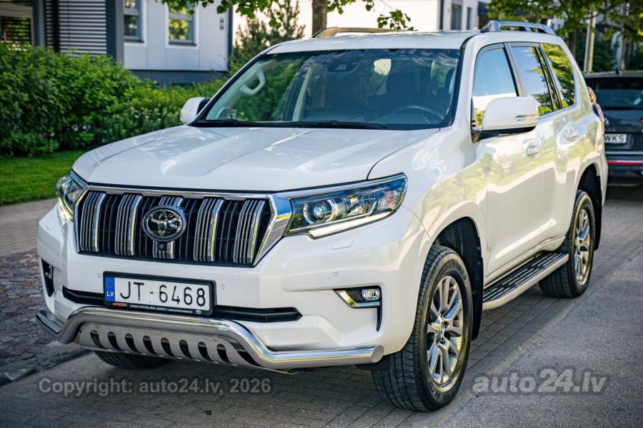 White Toyota Land Cruiser 2018 in Riga, with an engine capacity of 2.80 L and mileage of 109 thousand km for 42990 €, photo 1 on AUTOMOTO.COM.LV